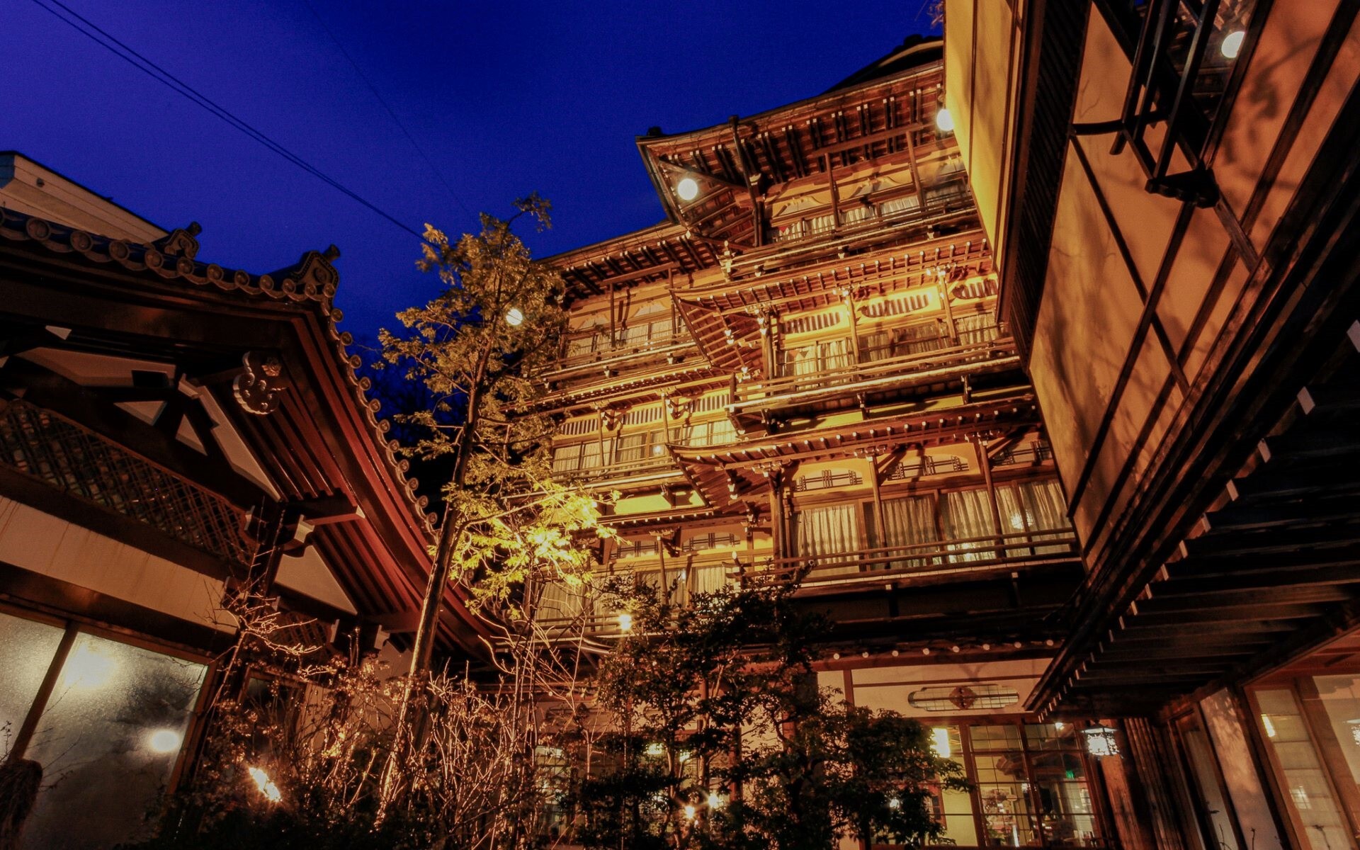 導入事例｜「歴史の宿 金具屋」様 言葉の壁を越えるおもてなしの秘訣「VoiceBiz® UCDisplay®」｜TOPPAN NEWNORMAL